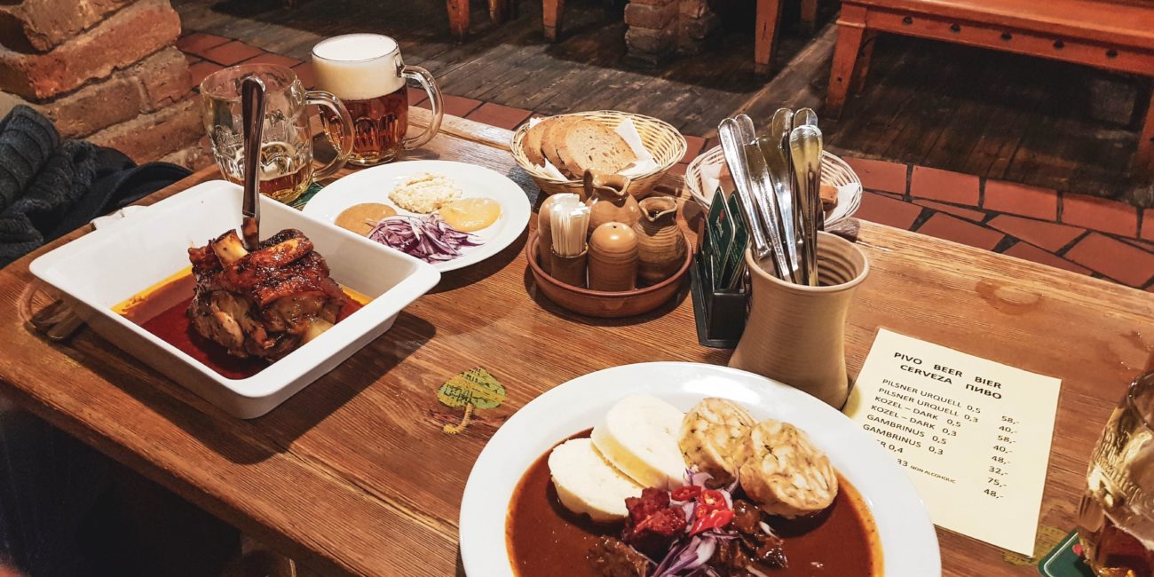 O que comer em qualquer viagem para Praga - UMA VOLTA